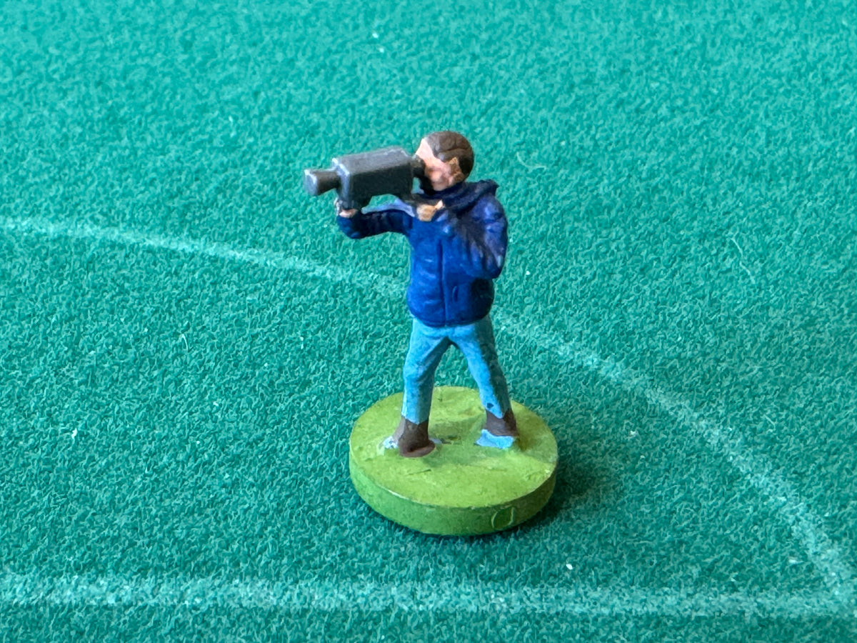 Subbuteo TV Roaming Cameraman – Wobbly Hobby Shop