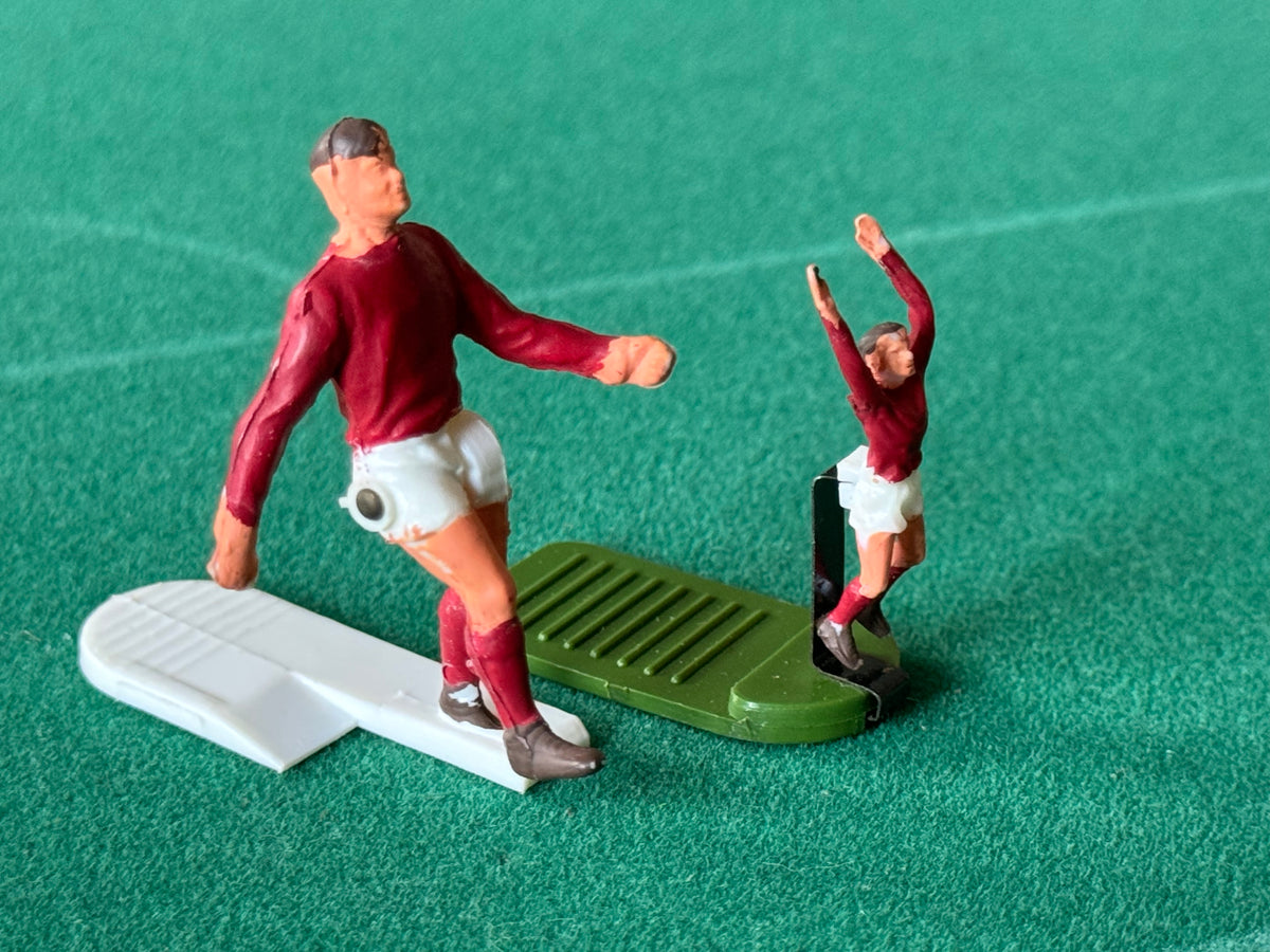 Subbuteo Generic Red Ref 1 Corner Kicker and Throw in Figure – Wobbly ...